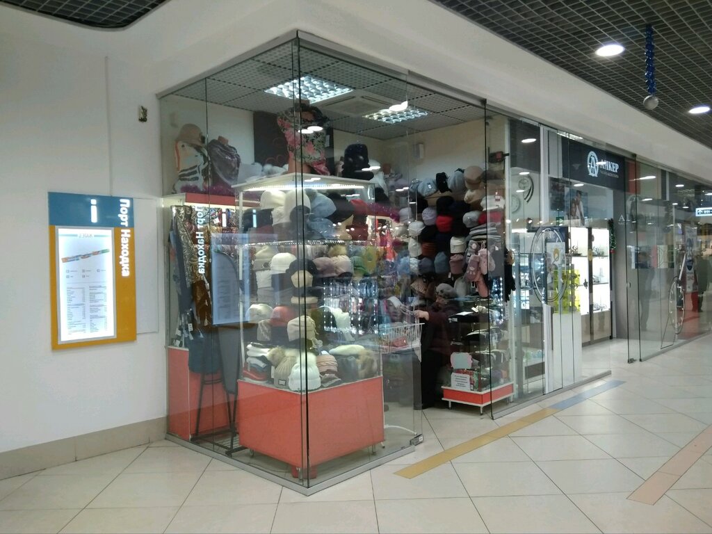 Şapka satan mağazalar Yarky aktsent, Saint‑Petersburg, foto