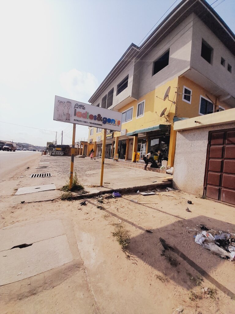 Giyim mağazası Little Ladies And Gents Trends, Dünya, foto