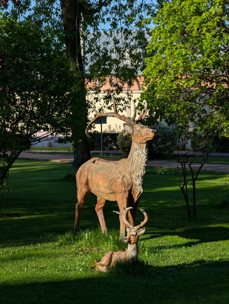 Park, sokak heykeli Олень и оленёнок, Yoshkar‑Ola, foto