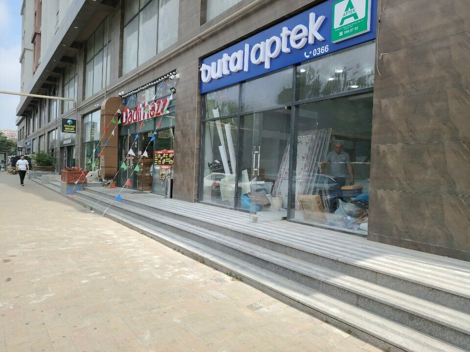 Eczaneler Buta Aptek, Bakü, foto