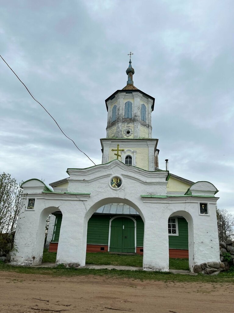 Ortodoks kiliseleri Храм Николая Чудотворца в Метлине, Tverskaya oblastı, foto
