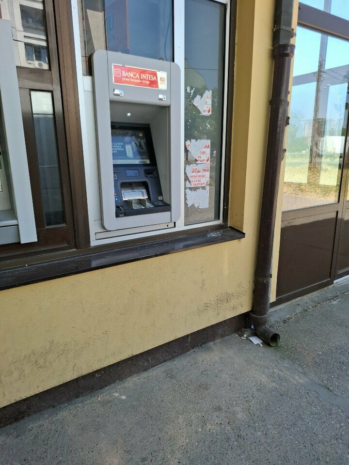 ATM'ler Banca Intesa, Güney Backa İlçesi, foto
