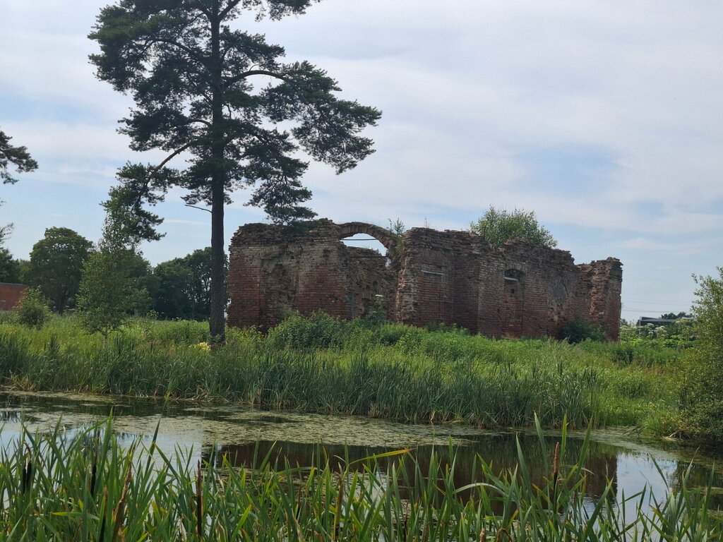 Turistik yerler Tserkov Petra i Pavla V Klopitsakh, Saint‑Petersburg ve Leningradskaya oblastı, foto