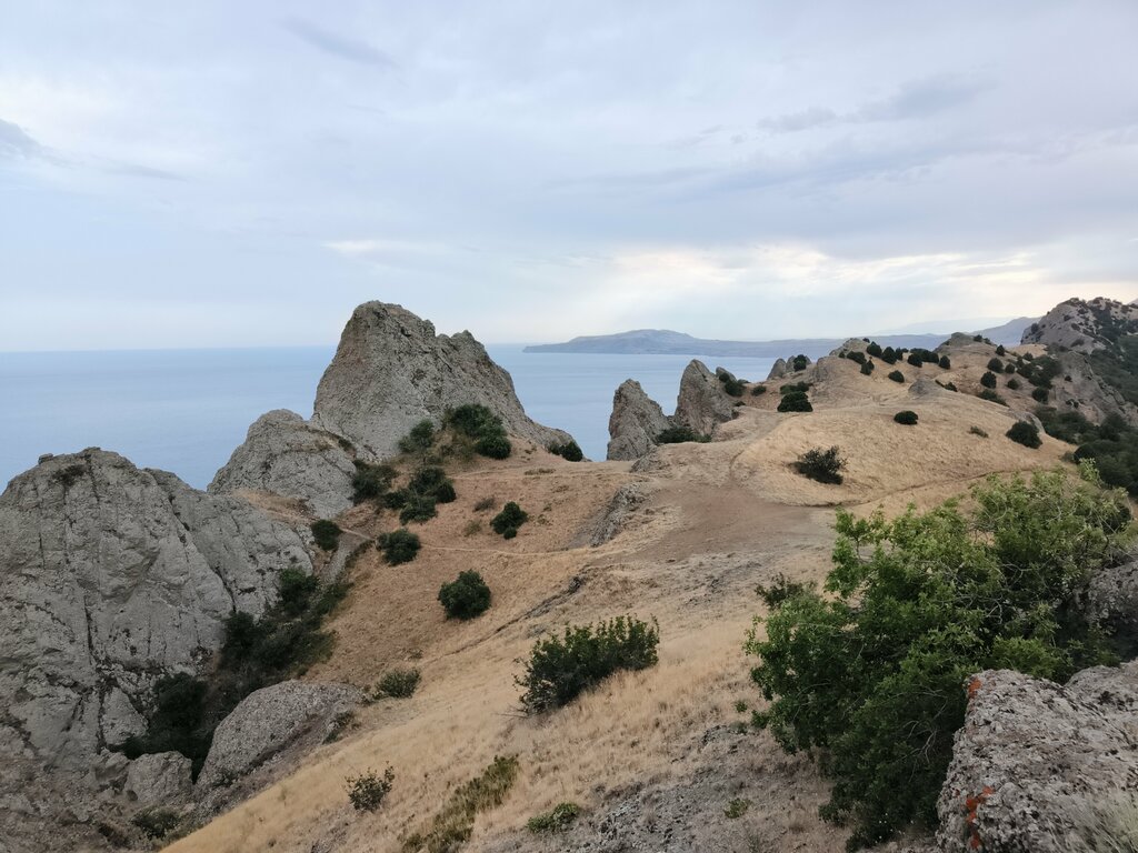 Dağ zirvesi Скала Чёртов камин, Kırım Cumhuriyeti, foto