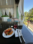 Villa Viktoriya (Алупкинское шоссе No:36Ю, посёлок городского типа Кореиз), restoran  Kırım Cumhuriyeti'nden
