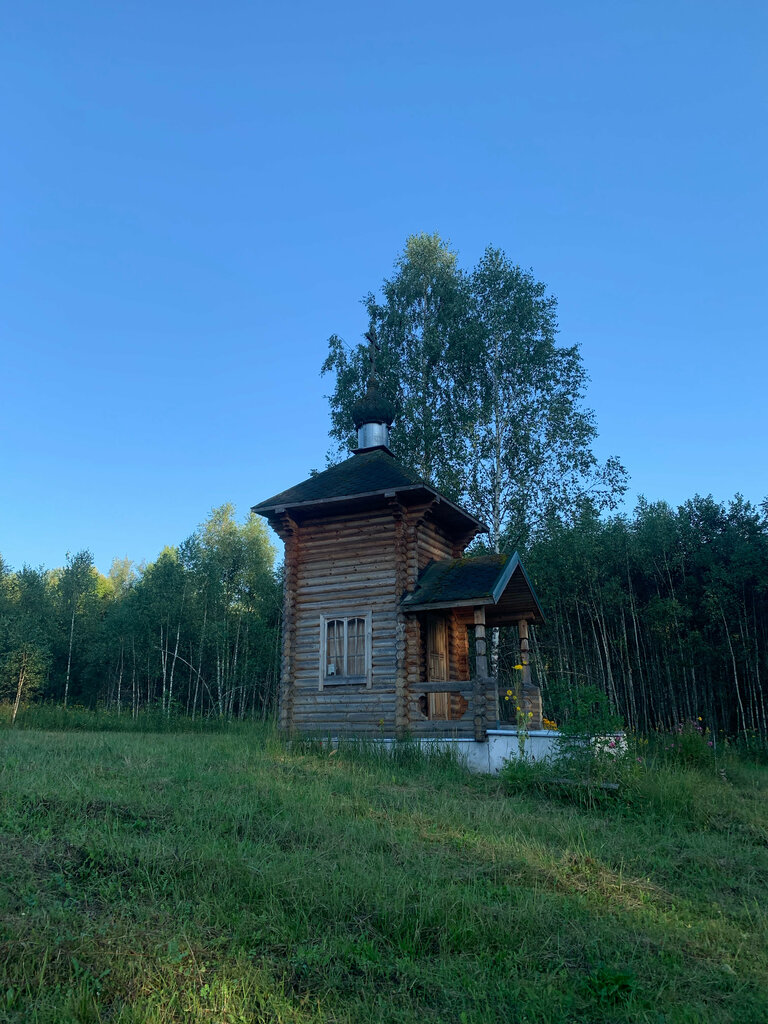 Şapel, haç anıtı Часовня Николая Чудотворца, Brianskaya oblastı, foto