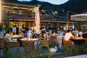 Queen Mountain Resort (Kereı-Jánіbek Handar kóshesі No:375уч1, Medeu City Administrative District, Almaty), restoran  Almatı'dan