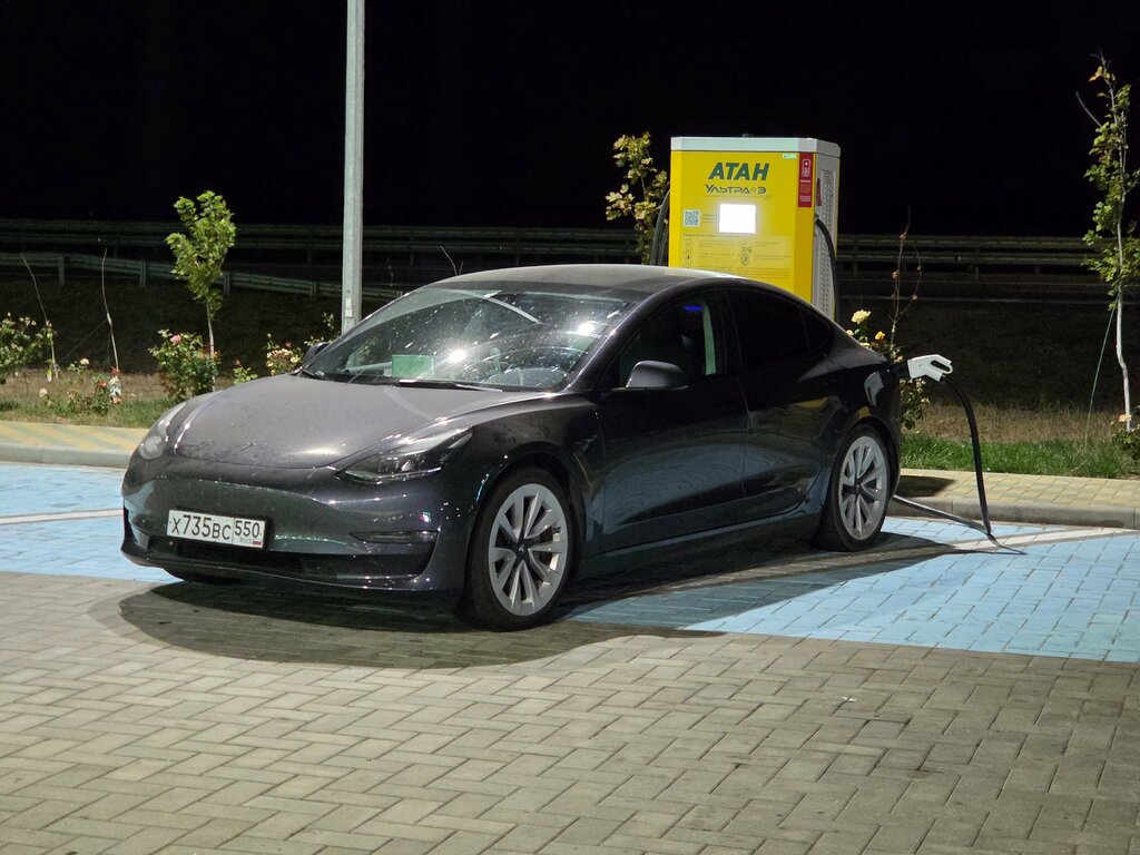 Elektrikli oto şarj istasyonları Станция зарядки электромобилей Atan Ultra E, Kırım Cumhuriyeti, foto