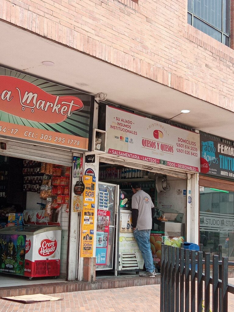 Market Quesos & Quesos - Distribell, Bogota, foto