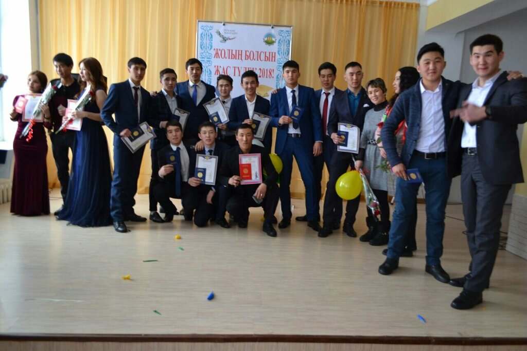 Yurtlar The dormitory of the Abai College, Karağandı eyaleti, foto