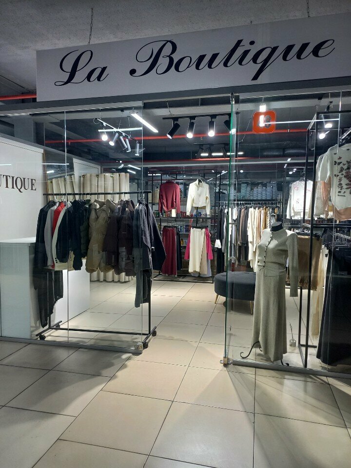 Giyim mağazası La boutique, Semey, foto