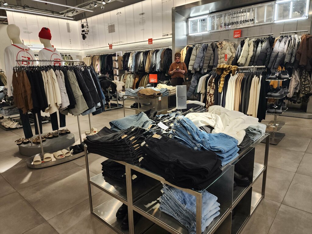 Giyim mağazası Pull&Bear, Bakü, foto