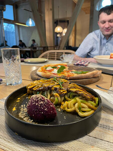 Zina Restaurant (Aqyrtas kóshesi No:1/1, Ońtústik-Shyǵys shaǵyn aýdany (oń jaǵy), Astana), restoran  Astana'dan