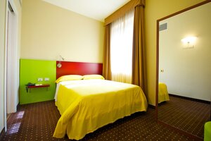 Ibis Styles Parma Toscanini (Emilia-Romagna, Parma, Viale Toscanini, 4), otel  Parma'dan