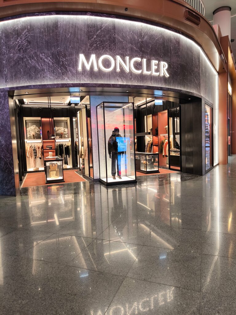 Giyim mağazası Moncler, Arnavutköy, foto