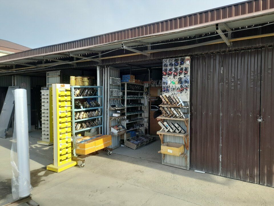Anahtar ve kapı üreticileri Lock Products, Kızılorda, foto