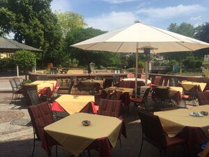 Hotel Restaurant Schwan (Mainplatz No:8, Wertheim), otel  Wertheim am Main'dan