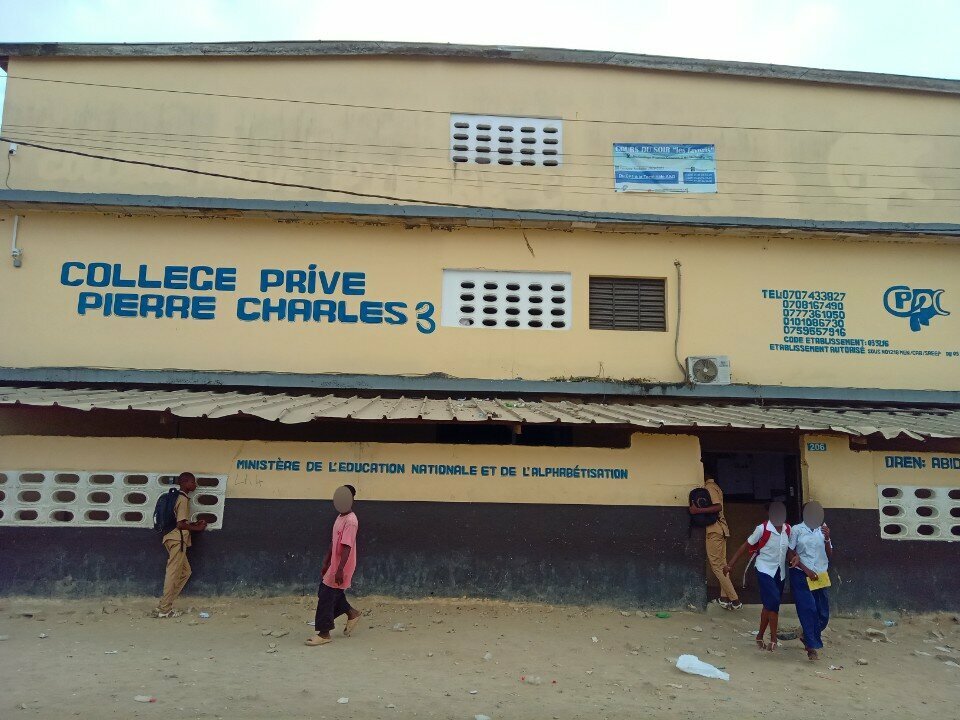 Ortaokul Pierre Charles Private College, Abican, foto
