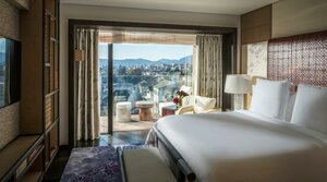 Four Seasons Hotel Kyoto (Kyoto Prefecture, Kyoto, Karasuma Line, Kyoto metro station), otel  Kyoto'dan