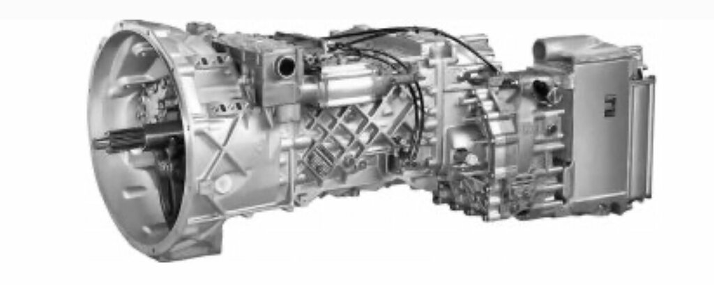 Kamyonların onarımı Zf, Krasnoyarski krayı, foto