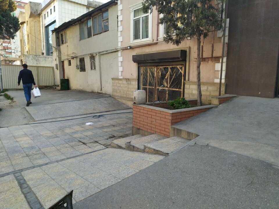 Kamyonların onarımı Təkər təmiri, Bakü, foto