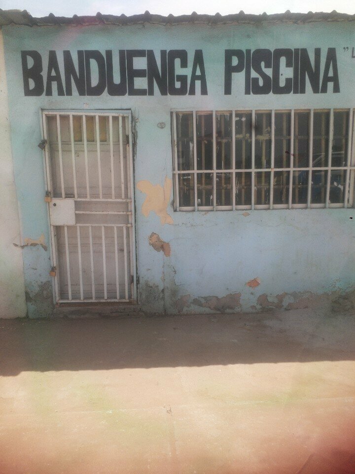 Havuz ekipmanları Banduega piscina, Loanda, foto