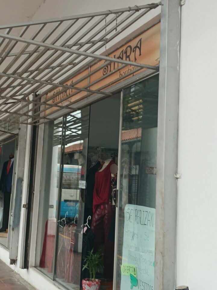 Dış giyim mağazası Shara Boutique, Santa‑Krus, foto