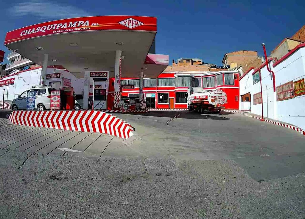Benzin istasyonu Chasquipampa Service Station, La Paz, foto