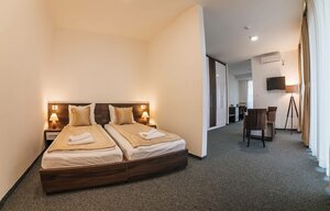 Hotel Sokoline (Danilovgrad Municipality, Ostrog), otel  Dünya'dan