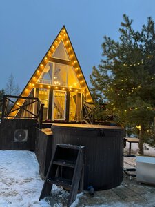 A-frame (Tula Region, Zaokskiy rayon, selskoye poseleniye Malakhovskoye, derevnya Azarovka), otel  Tulskaya oblastından