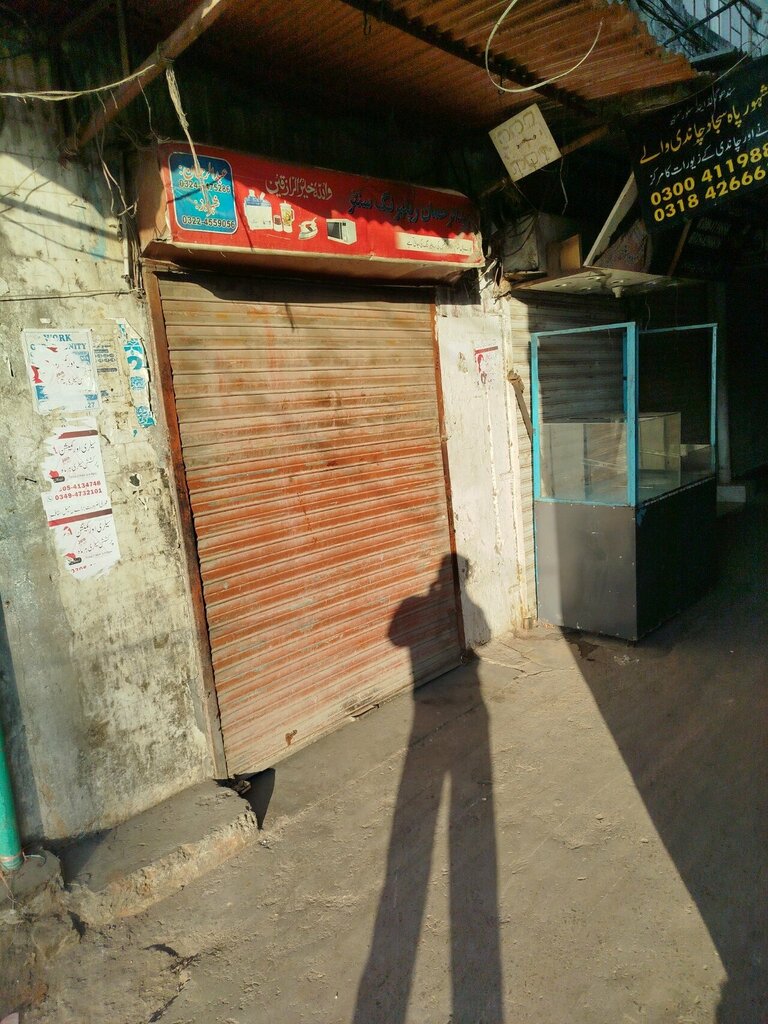 Elektrikli cihazların tamiri Abdul Rehman repairing shop, Lahor, foto