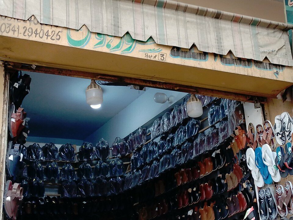 Ayakkabı mağazaları Mashallah Chappal, Karaçi, foto