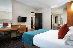 Premier Hotel Or Tambo (Gladiator Street No:73, Rhodesfield), otel
