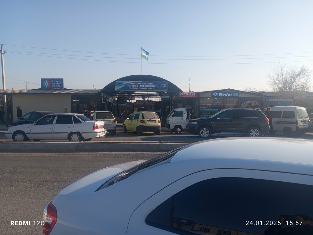 Otomobil yedek parçaları Sitora, Buhara eyaleti, foto