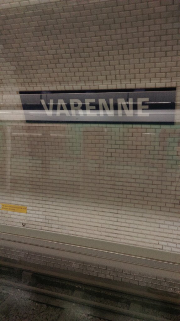 Metro istasyonu métro Varenne, Paris, foto
