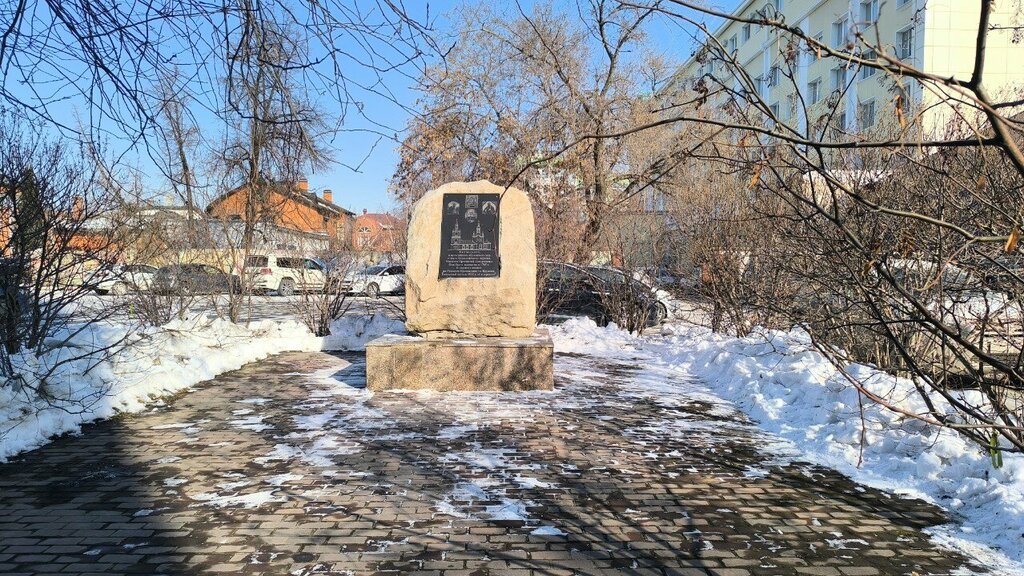 Sanat atölyeleri Камень-памятник на месте разрушенной церкви Успения Пресвятой Богородицы, Tiumen, foto