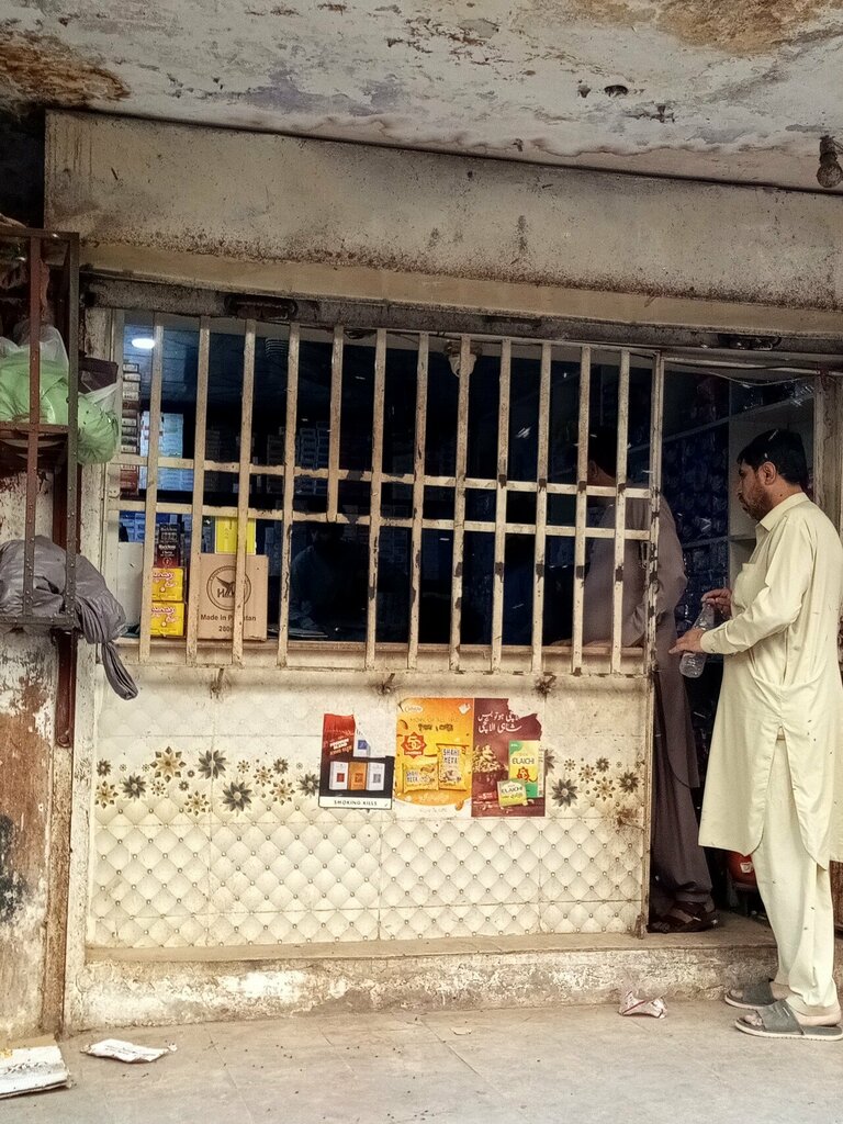 Tütün, sigara mağazaları New Afghan tobacco dealers, Karaçi, foto