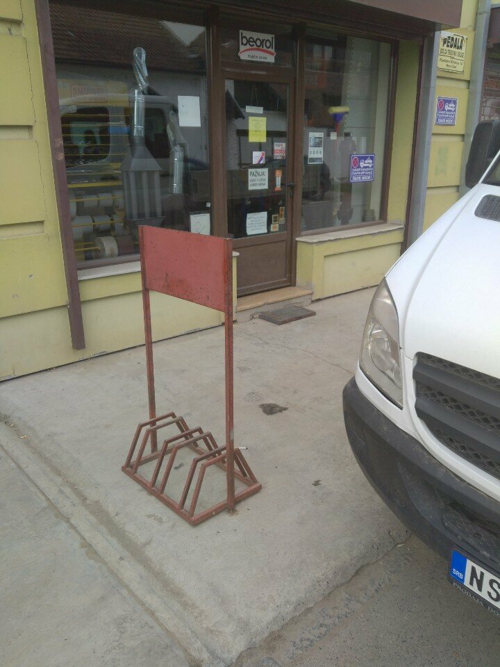 i̇nşaat gereçleri Beorol, Novi Sad, foto