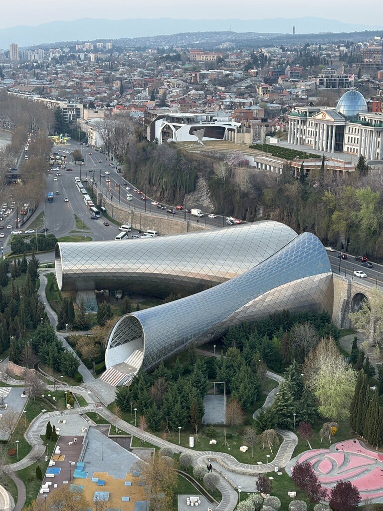 Kültür merkezleri Культурный Комплекс, Tiflis, foto