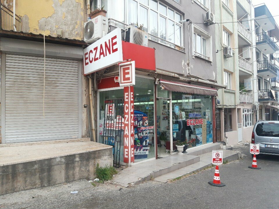 Eczaneler Büşra Eczanesi, İzmir, foto