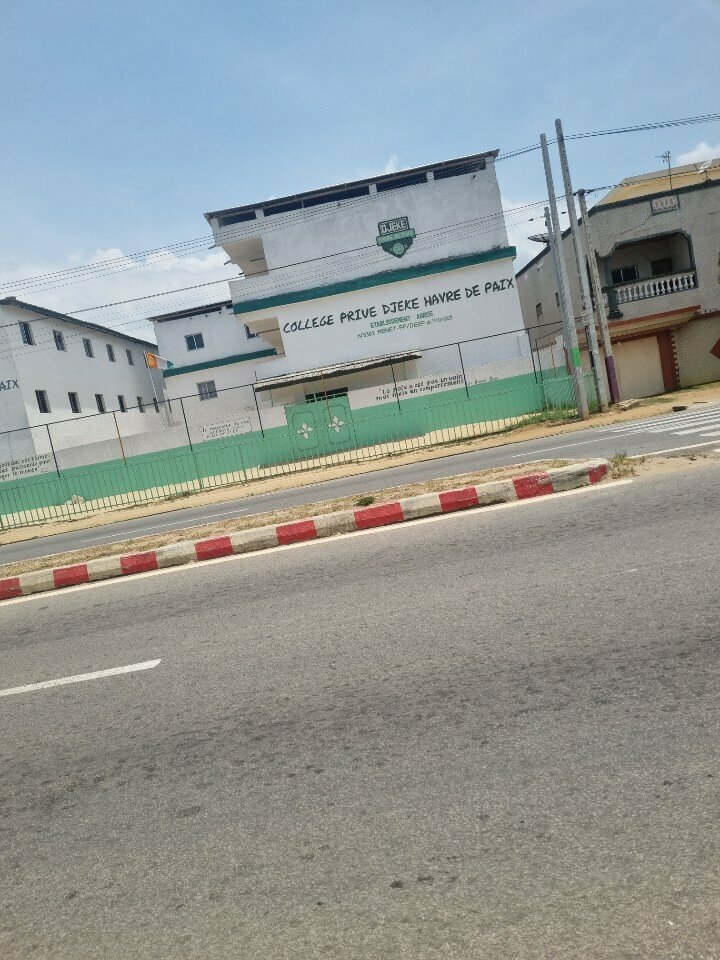Eğitim merkezleri Groupe Scolaire Djeke Havres De Paix, Abican, foto