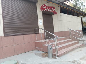 Siesta (ulitsa Loginova No:23Е), restoran  Voljski'den