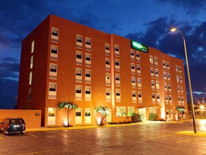 City Express Junior by Marriott Cancun (Avenida Tulúm No:1), otel  Cancun'dan