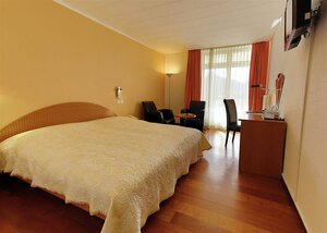 Hotel Europe (Promenade 63), otel  Davos'tan
