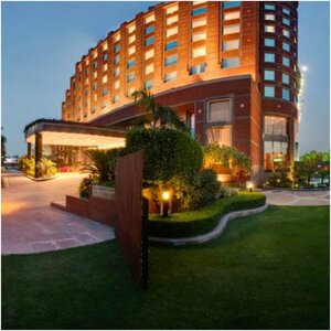 Radisson Blu Mbd Hotel Noida (State of Uttar Pradesh, Noida, Sektor 18), otel  Noida'dan