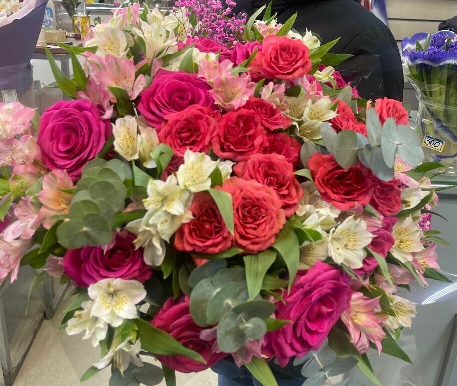 Çiçekçiler Tsvety opt i roznitsa, Saint‑Petersburg, foto