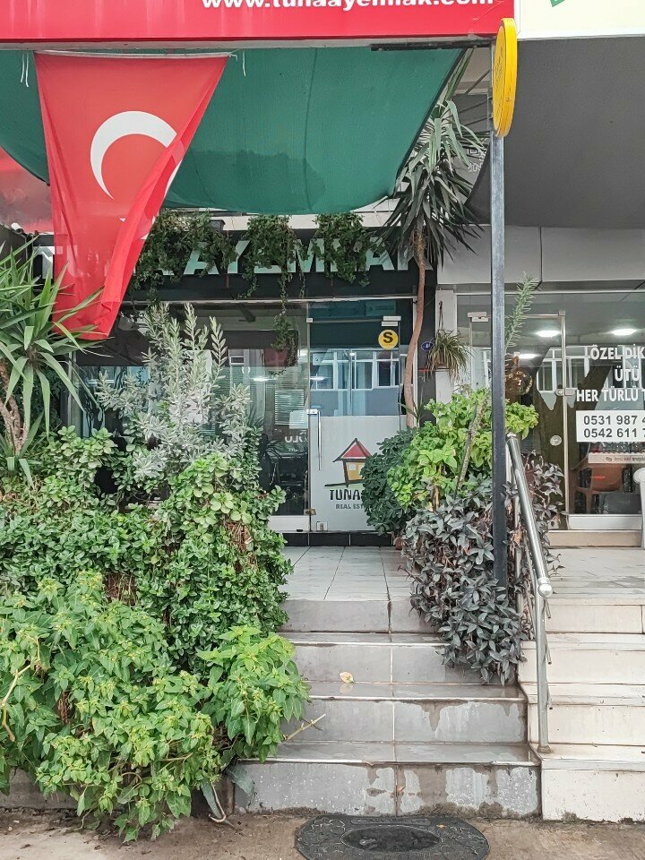 Emlak ofisi Tuna Ay Emlak, İzmir, foto