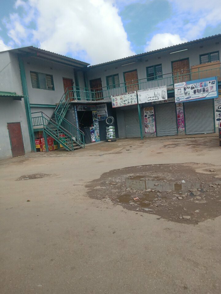 Otomobil servisi Edeh Auto Spares, Lusaka, foto