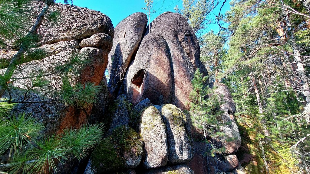 Dağ zirvesi Скала Гребешок, Krasnoyarski krayı, foto