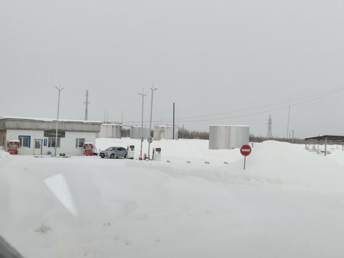 Benzin istasyonu Березовонефтепродукт, Hantı‑Mansi Özerk Okrugu, foto